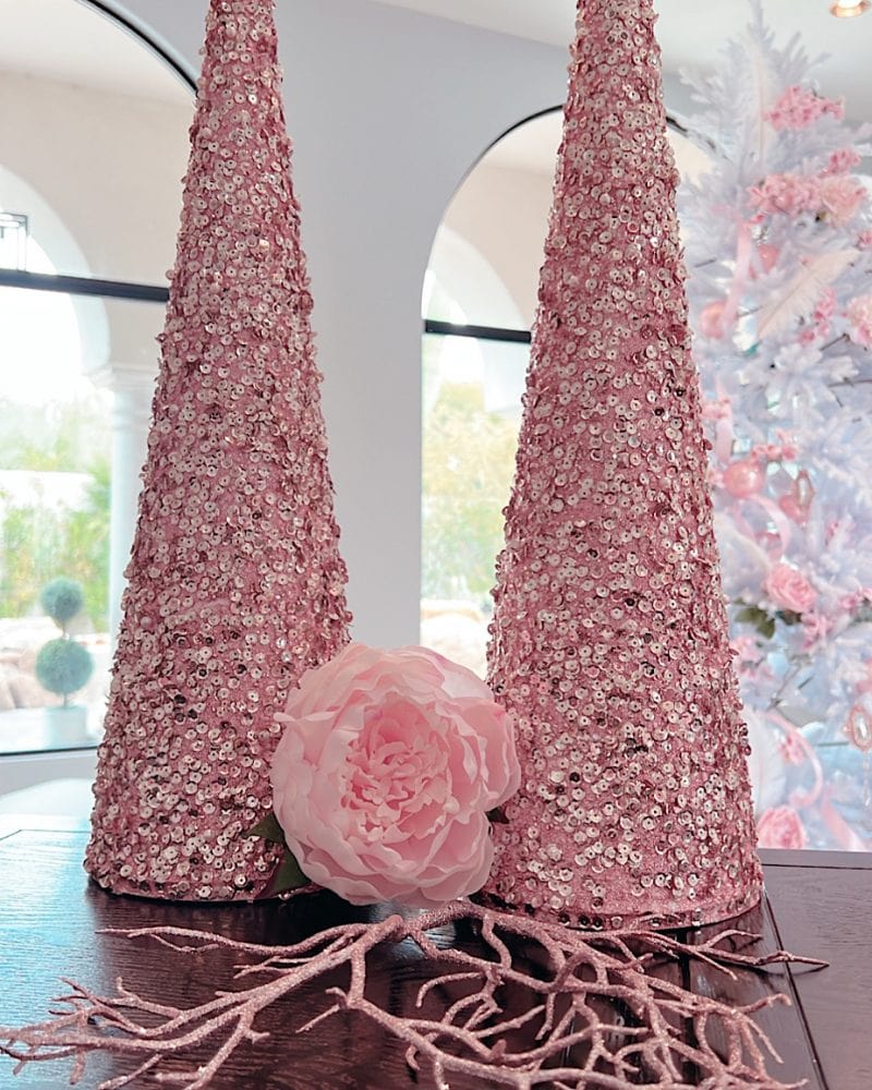 Glam Christmas Tree Ideas: Flowers, Feathers and more!