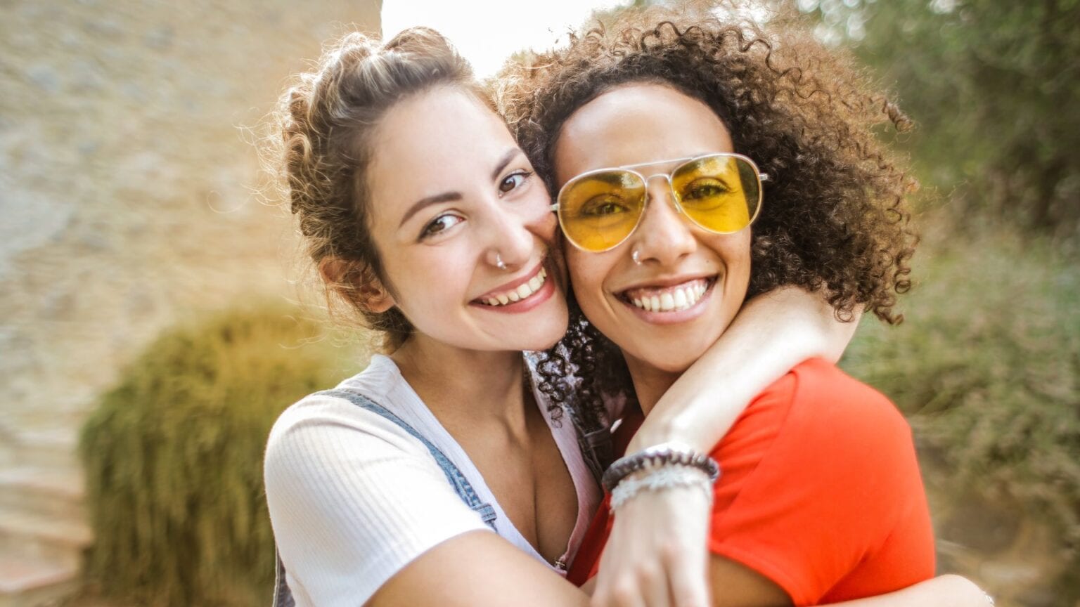 17 Ways to Tell If Someone’s Truly Your Friend — or Just Pretending ...