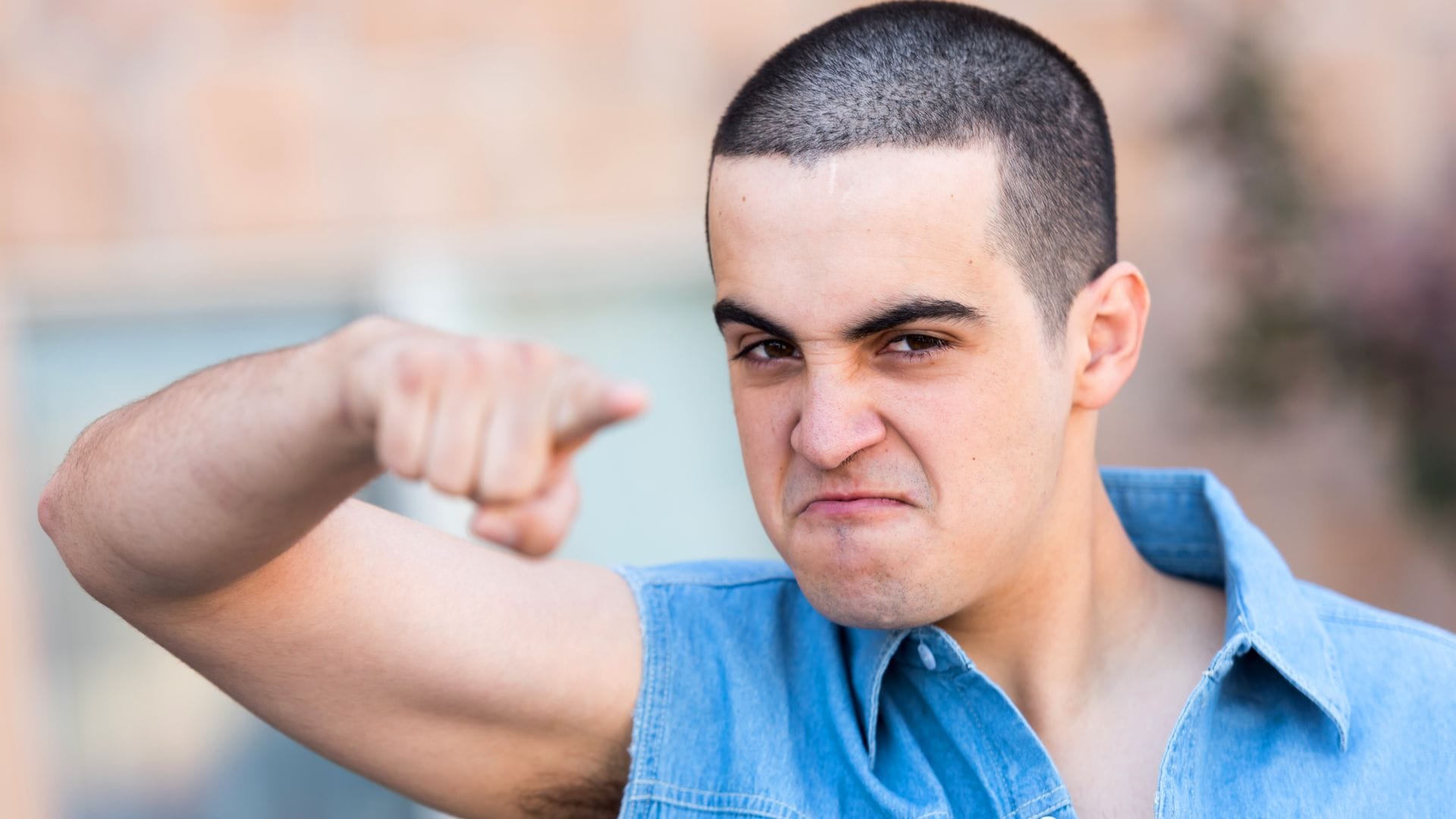 Are You the Annoying Neighbor? 17 Habits to Avoid – RB Italia Blog